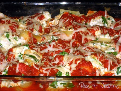 Cheesy Spinach Stuffed Shells - Peas and Crayons