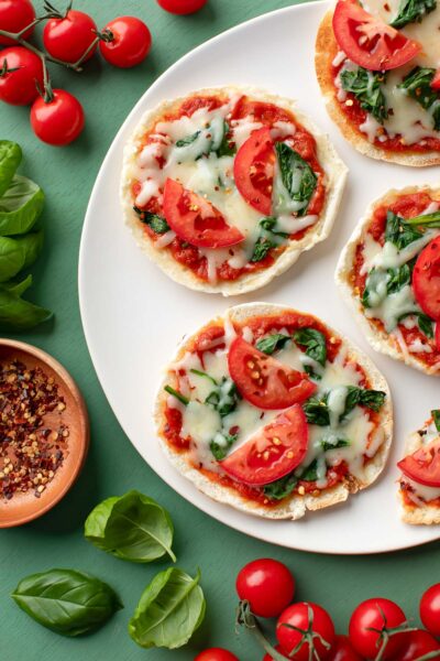 Mini Pita Pizzas - Peas and Crayons