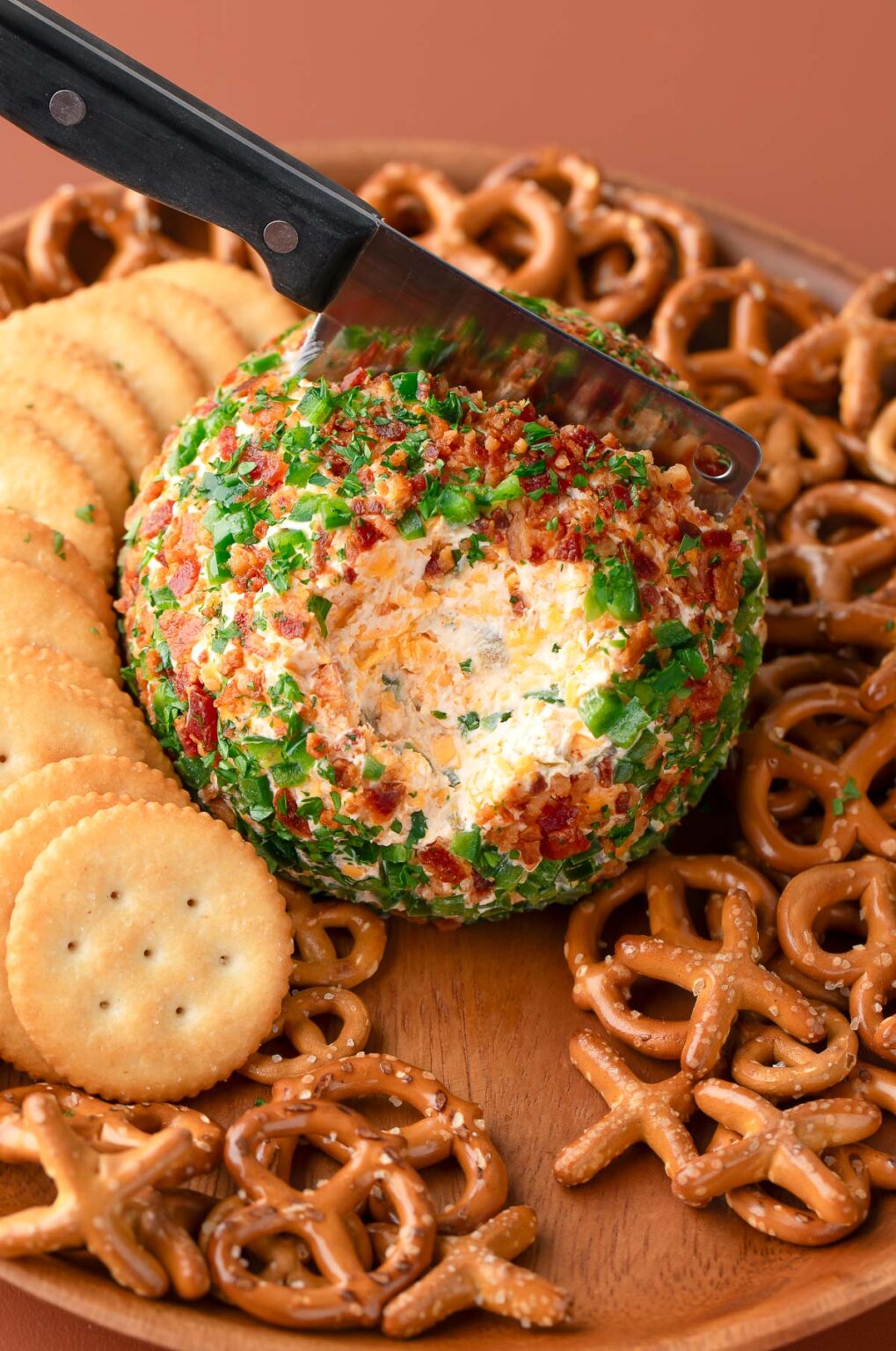 Bacon Jalapeño Cheese Ball - Peas and Crayons