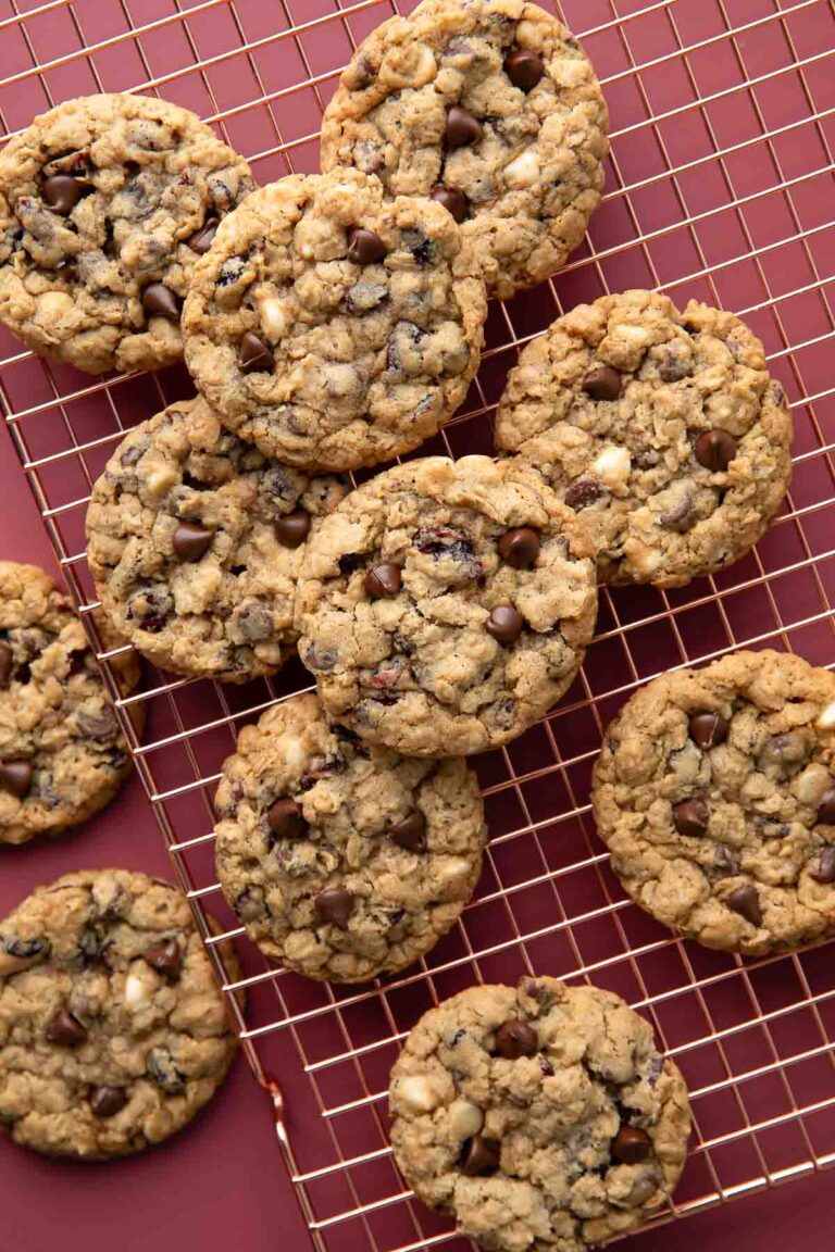 Oatmeal Cranberry Chocolate Chip Cookies - Peas and Crayons